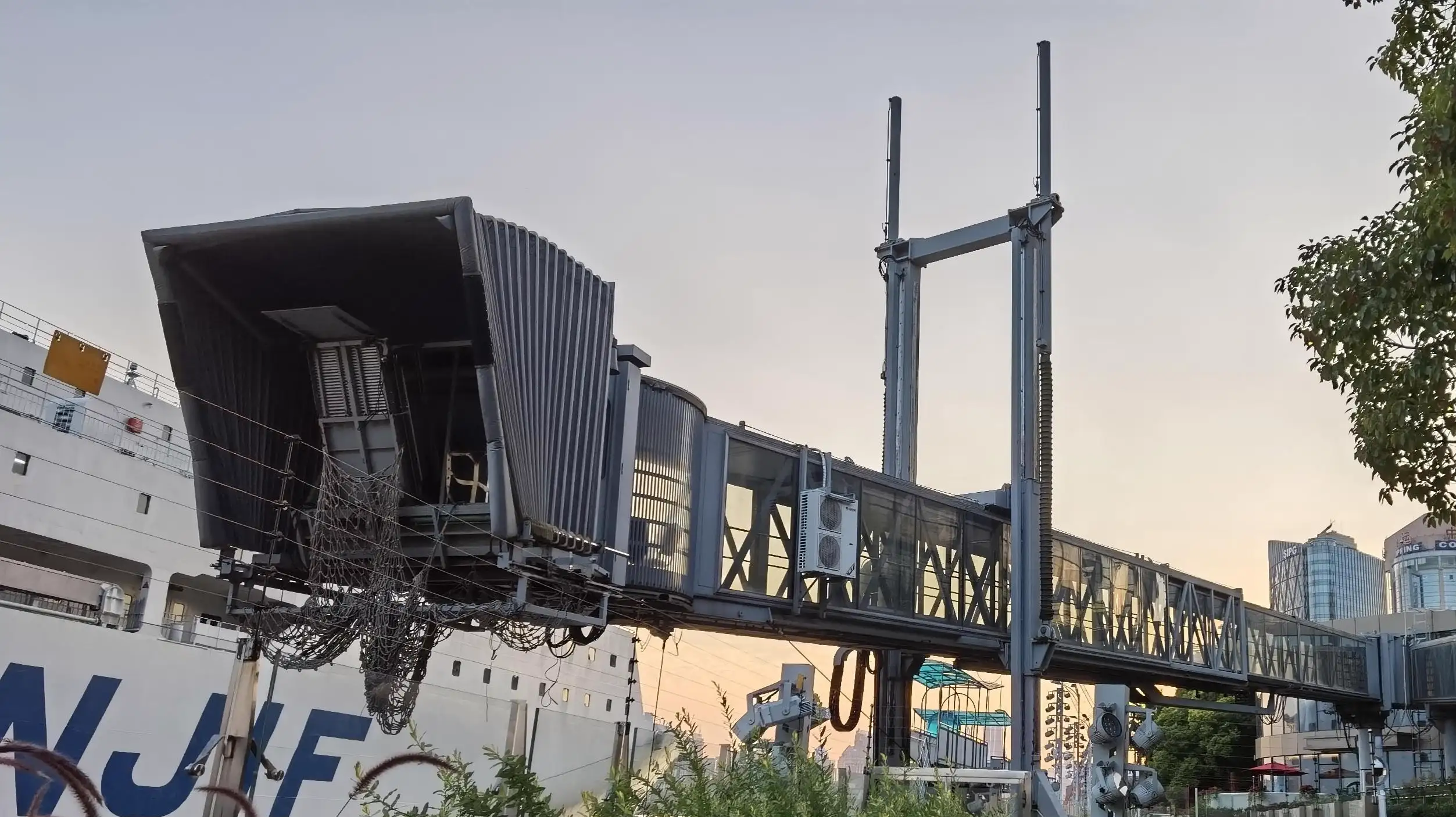 PORT PASSENGER GANGWAY - Floating Docks & Pontoon Bridge Company